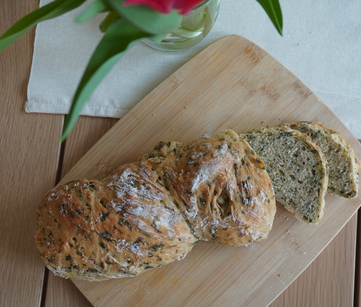 Wild garlic root bread
